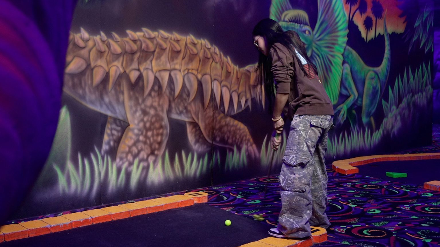 Glow Mini Golf – U-Puttz Amusement Centre